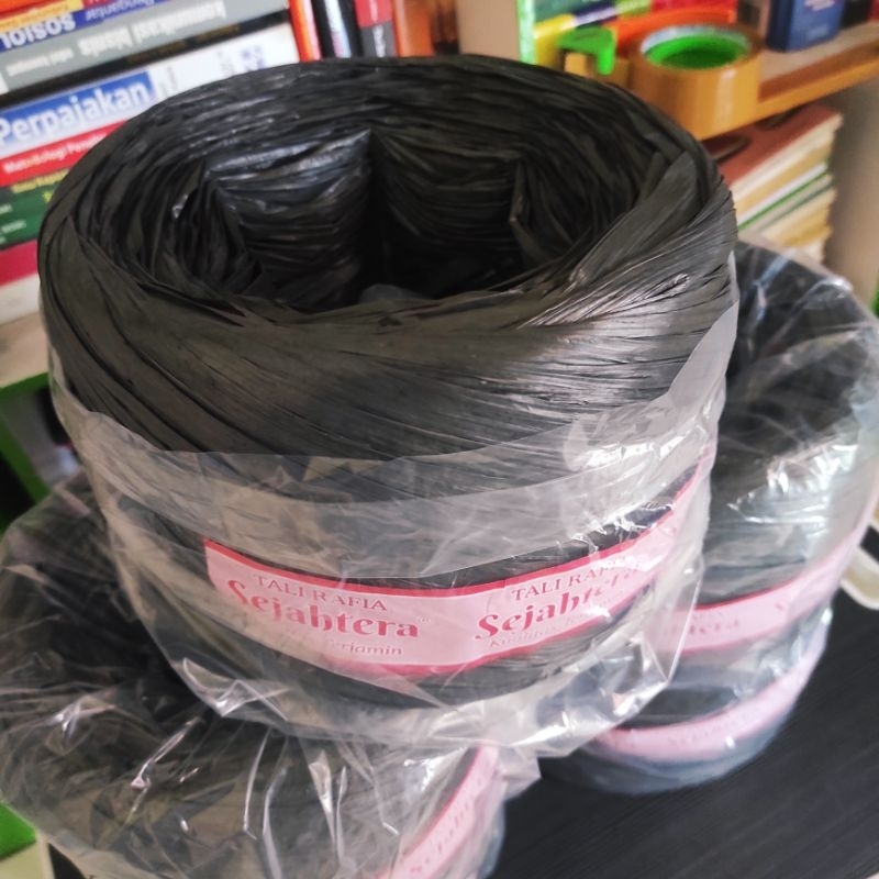 Jual tali rafia 1 kg full warna hitam tebal kuat | Shopee Indonesia