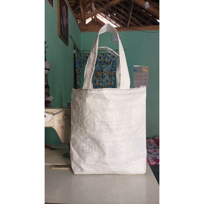 Jual totebag karung 30 x 35 / tas pasar / tas karung | Shopee Indonesia