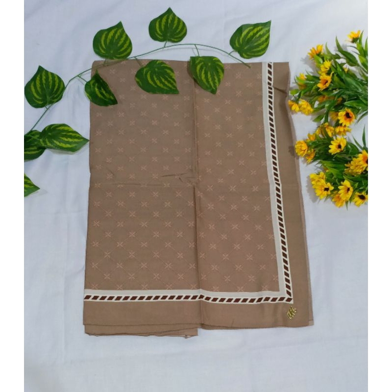 Jual UMAMA scarf voal miracle/hijab segiempat/hijab motif/hijab cantik ...
