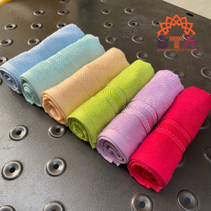 Jual BTA - Handuk MERAH PUTIH 30x70 Sport Leher Kecil | Shopee Indonesia