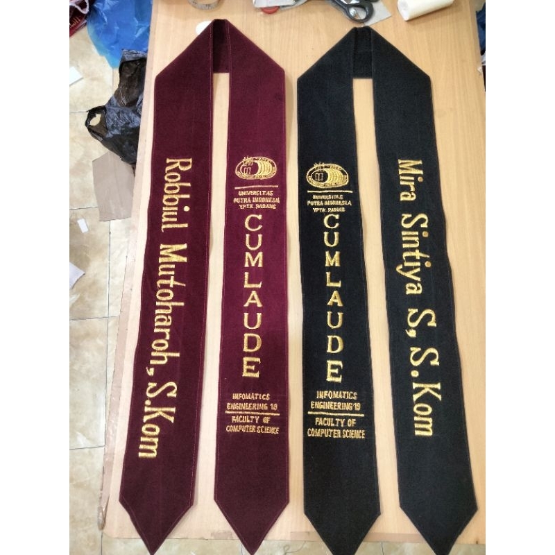 Jual ( 1 HARI JADI ) salempang kalung(leher)+logo kampus+cumlaude ...