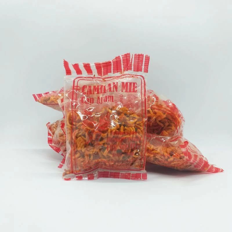 Jual Snack Mie Ombyok Pedas cap Ayam Jago 1 ombyok isi 10 pcs | Shopee ...