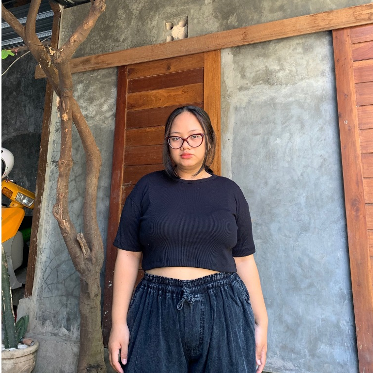 Jual Goddess Bali Denise Crop Top Jumbo | Kaos Crop Big Size fit to LD 120cm BB 100KG | Shopee ...