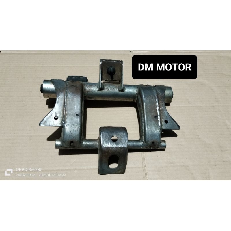Jual Sambungan mesin mounting engine beat Scoopy esp Vario 110 esp ...