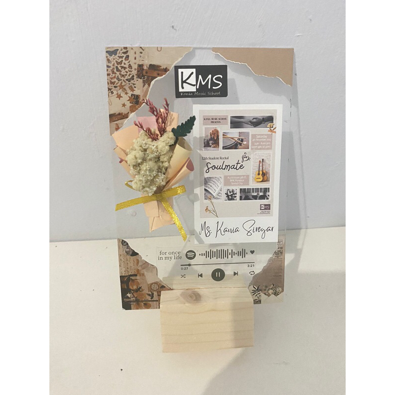 Jual stand akrilik spotify, kado wisuda, kado ulangtahun, kado hari ...