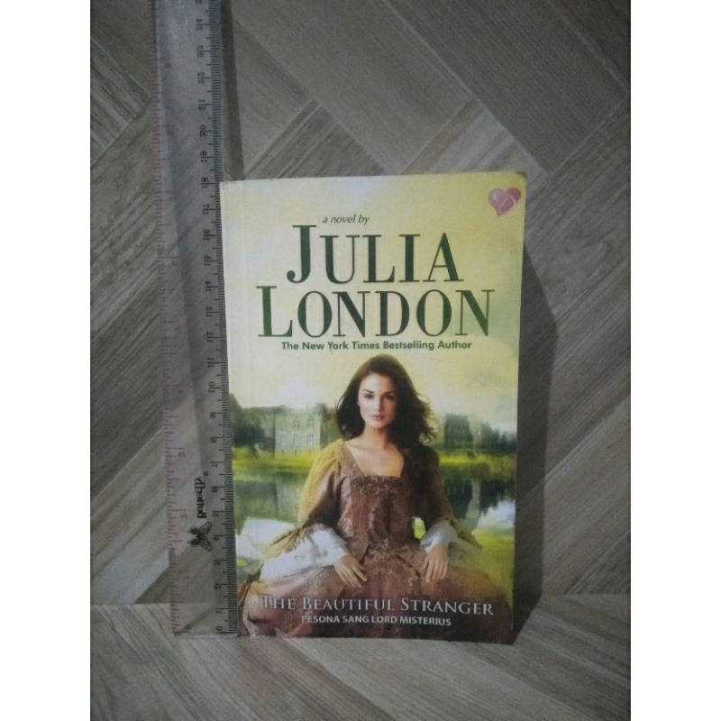 Jual NOVEL ORIGINAL The Beautiful Stranger By Julia London | Shopee ...