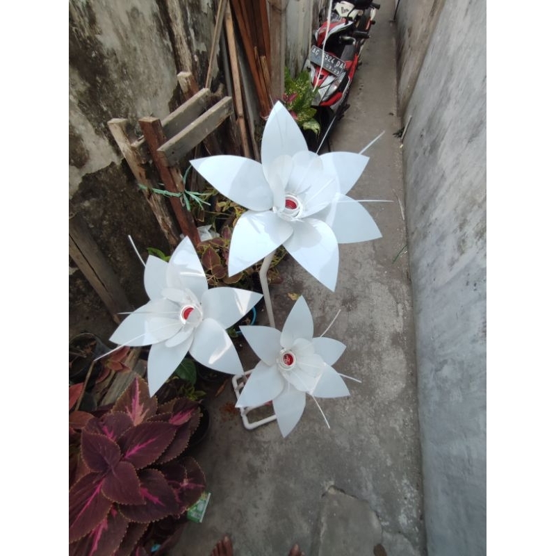 Jual Lampu dekorasi lancip 3 bunga pipa pvc | Shopee Indonesia