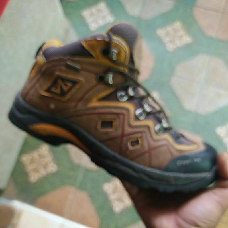 Jual 2 PASANG SEPATU GUNUNG OUTDOOR CAMPLINE | Shopee Indonesia