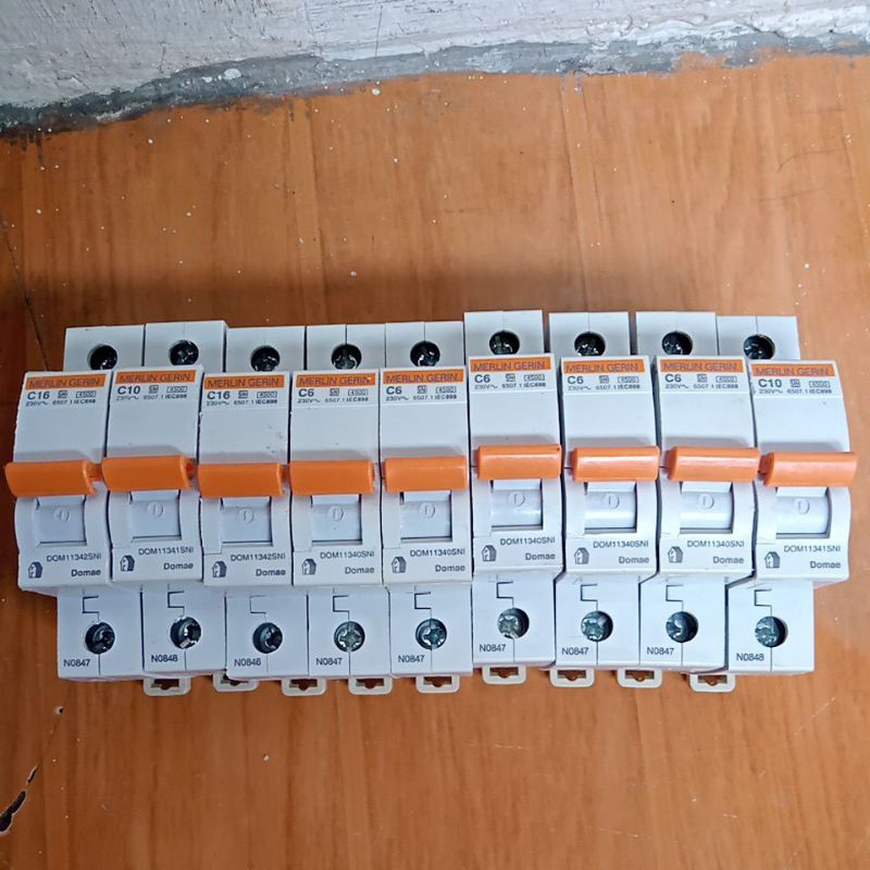 Jual Mcb merlin gerin 1pas 2A/4A/6A/10A/16A/20A/25A//32A/original | Shopee Indonesia