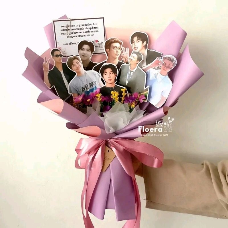 Jual Buket foto idol kpop bucket bunga wisuda sempro ulang tahun ...