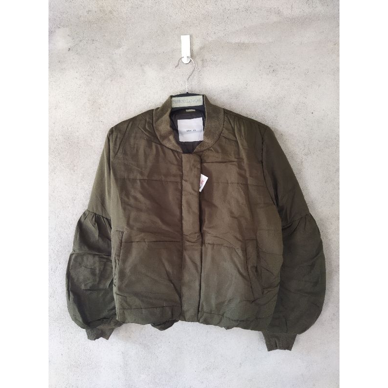 Jual Avan Lily Bomber Crop | Shopee Indonesia