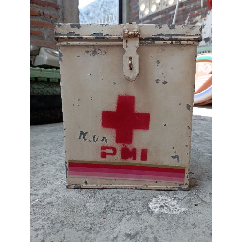 Jual BARANG ANTIK/KOTAK PMI LAWAS/KOTAK PMI KUNO/KOTAK P3K/KOTAK OBAT ...