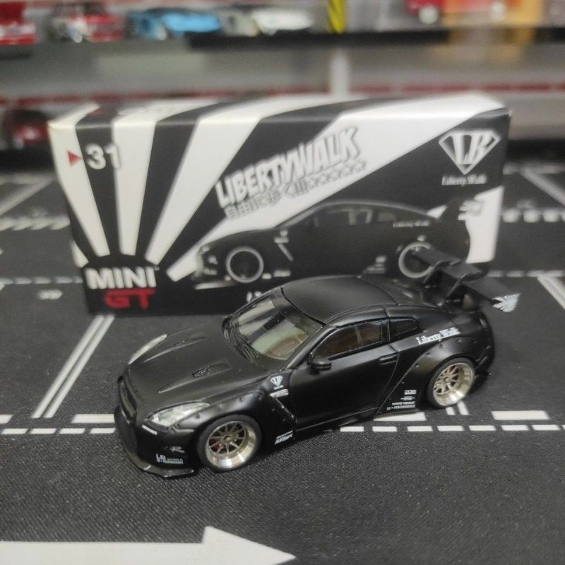 Jual mini gt nissan r35 lbwk #31 | Shopee Indonesia