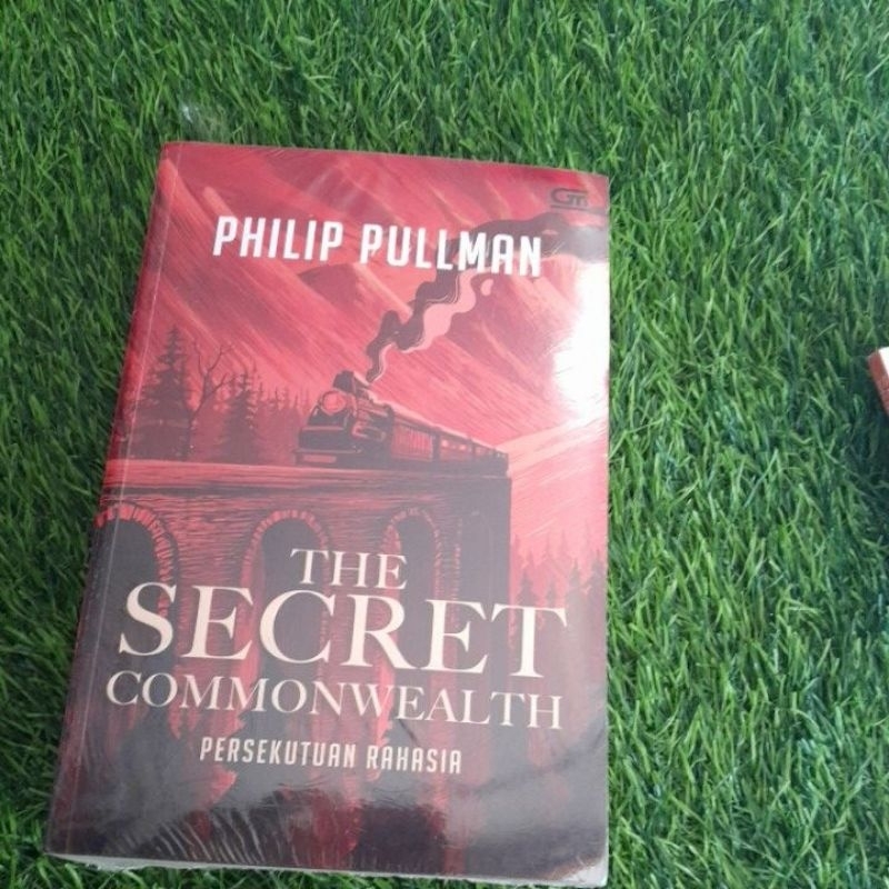 Jual BUKU THE SECRET COMMONWEALTH PERSEKUTUAN RAHASIA | Shopee Indonesia