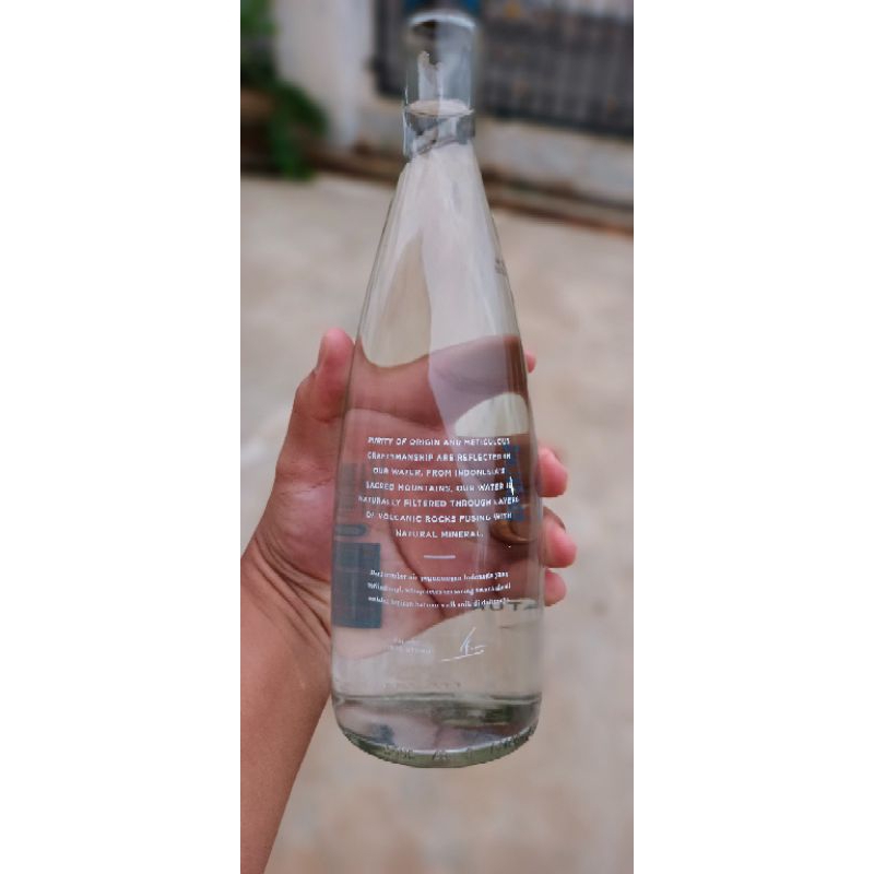 Jual 1 Satu Botol Minuman Air Minum Mineral dalam Kemasan AQUA Reflections Sparkling 750ml Botol ...