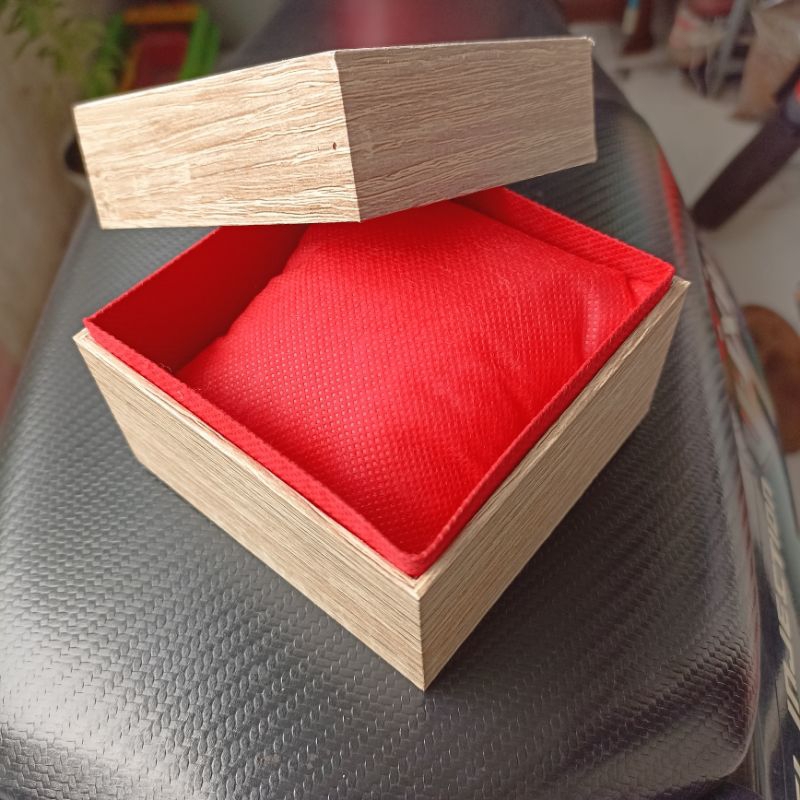 Jual BOX JAM TANGAN BOX KANCING BOX HADIAH PACKAGING | Shopee Indonesia