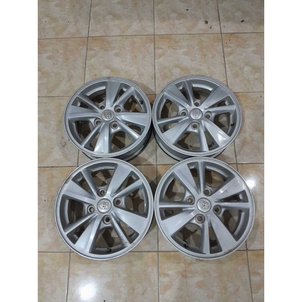 Jual VELG OEM STANDAR AVANZA VELOZ RING 15 PCD 4X114 SILVER PNP XENIA ...