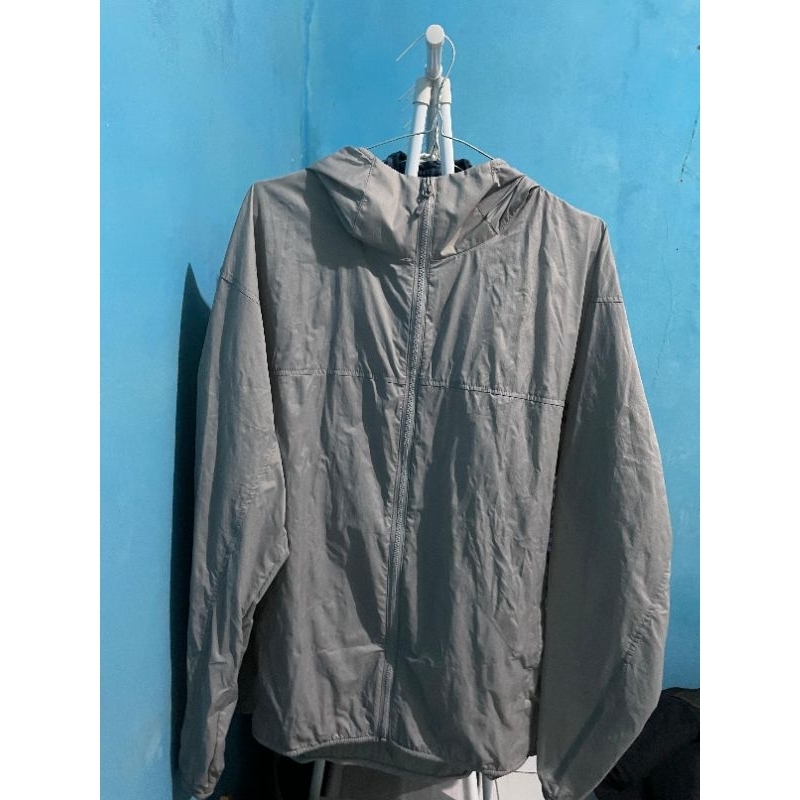 Jual Uniqlo pocketable jacket parka anti air | Shopee Indonesia