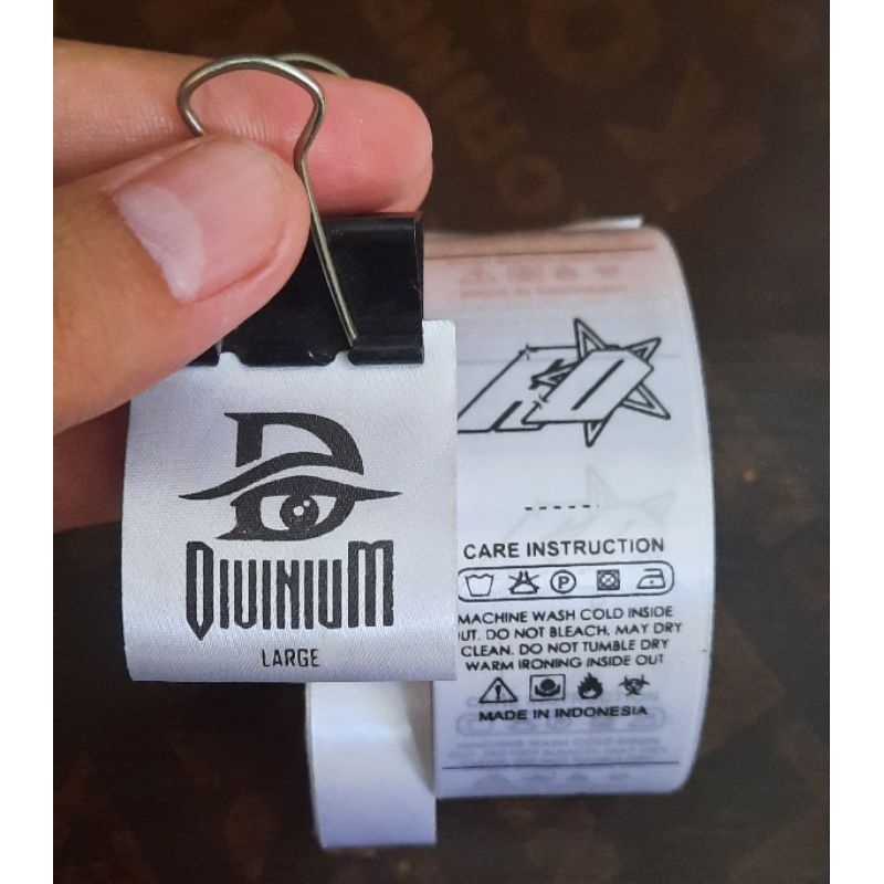 Jual tag wash label satin custom lebar 3,8cm dasar putih minimal ...