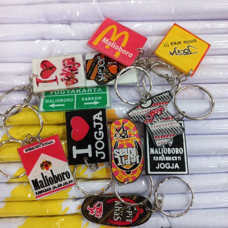 Jual gantungan kunci akrilik malioboro oleh oleh jogja | Shopee Indonesia