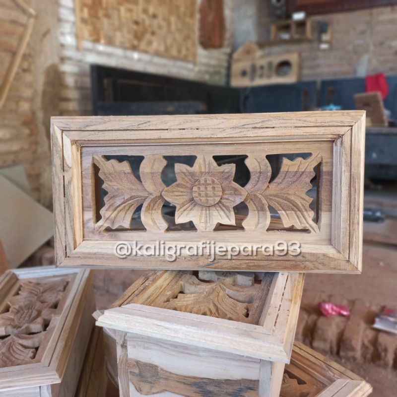Jual Roster Kayu Jati Ukir, Loster Ventilasi Kayu Jati Motif Ukiran ...