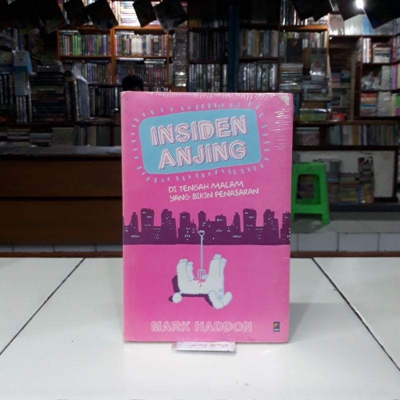 Jual KPG Novel Insiden Anjing Di Tengah Malam Yang Bikin Penasaran ...