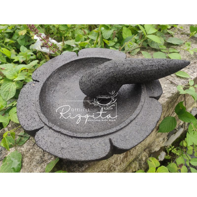 Jual cobek batu asli gunung Merapi karakter bunga (ukuran sedang 24cm ...