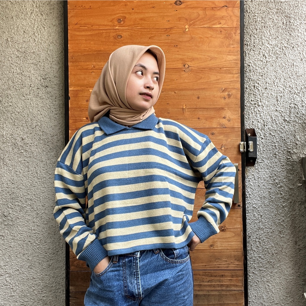Jual Jolly Crop Top Knit motif stripes - Baju Rajut Atasan Crop Oversize Motif Setrip | Shopee ...