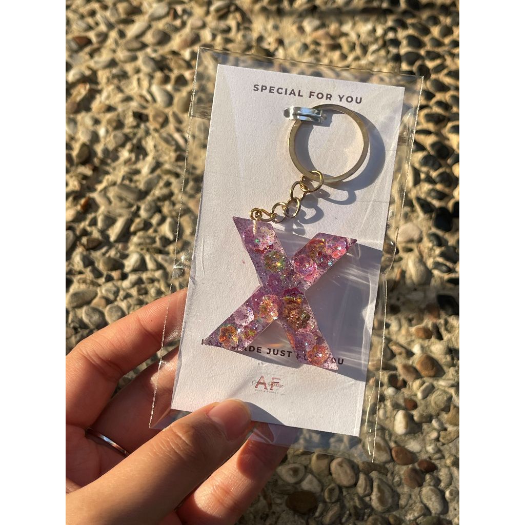 Jual Alphabet Letter Keychain Resin Gantungan Kunci Huruf Ganci Custom ...