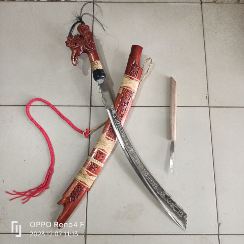 Jual MANDAU SENJATA DAYAK KHAS KALIMANTAN. KOLEKSI MANDAU DAYAK MOTIF ...