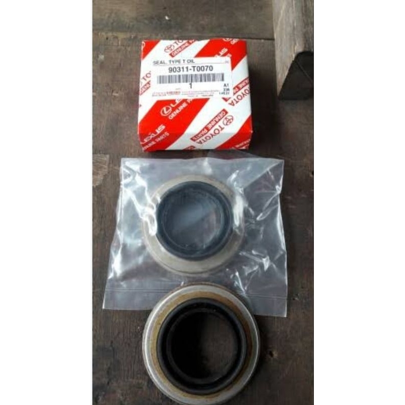 Jual SEAL TRANFER CASE AS BLOK DEPAN HILUX VIGO FORTUNER LAND CRUISER PRADO 90311-T0070 / 41013 ...