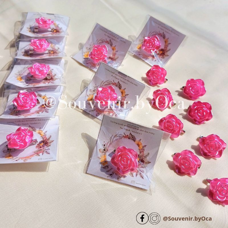 Jual [isi 50] Souvenir bros/pin hijab bunga mawar merah dan pink/ free ...