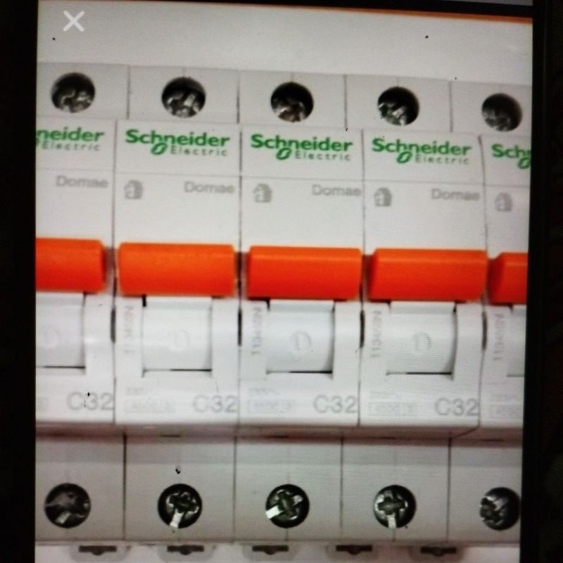 Jual MCB DOMAE SCHNEIDER 1 PHASE 32A | Shopee Indonesia