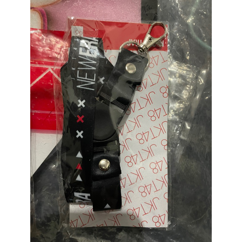 Jual LANYARD HITAM NEW ERA JKT48 OFFICIAL | Shopee Indonesia