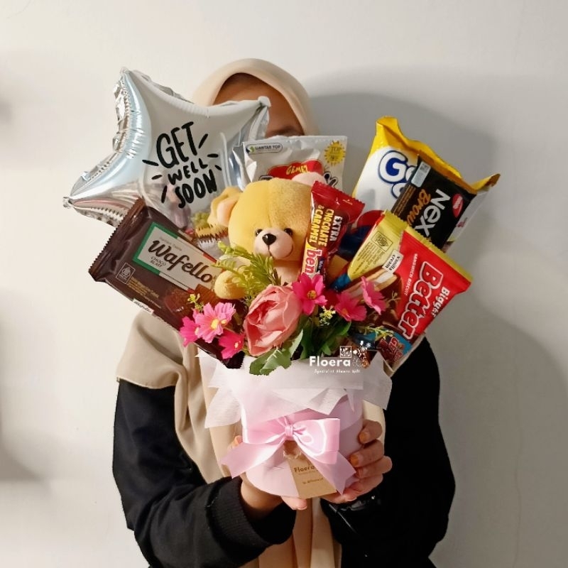 Jual Snack Bloom Box dengan Boneka balon hadiah wisuda parsel cemilan ...