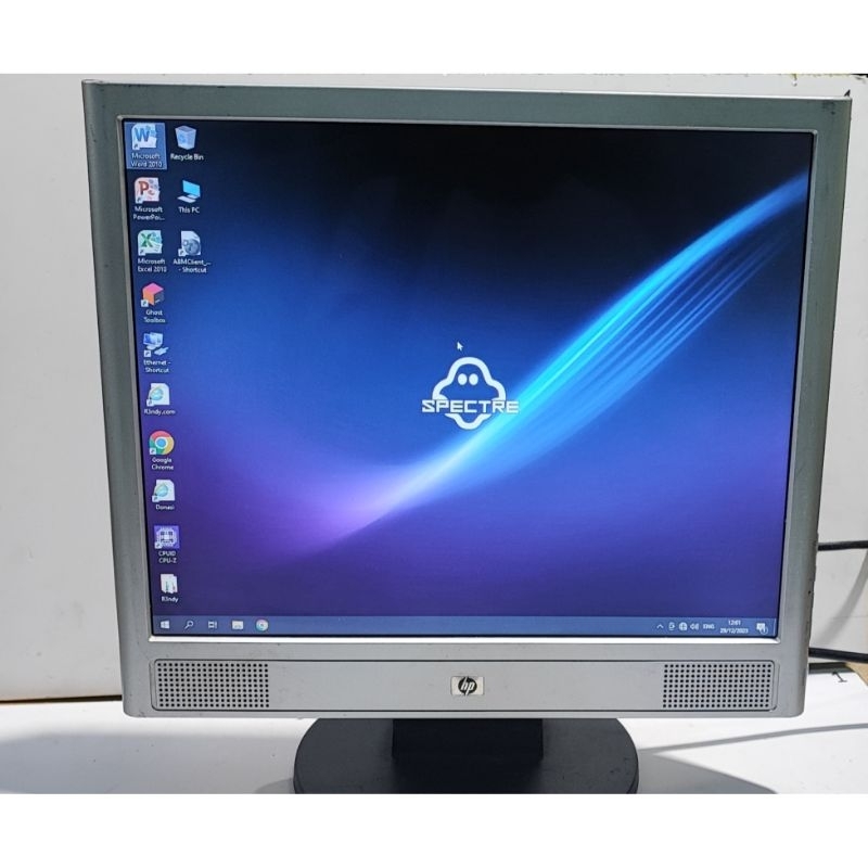 Jual monitor LCD 17 inch kotak square built in speaker bonus power dan ...