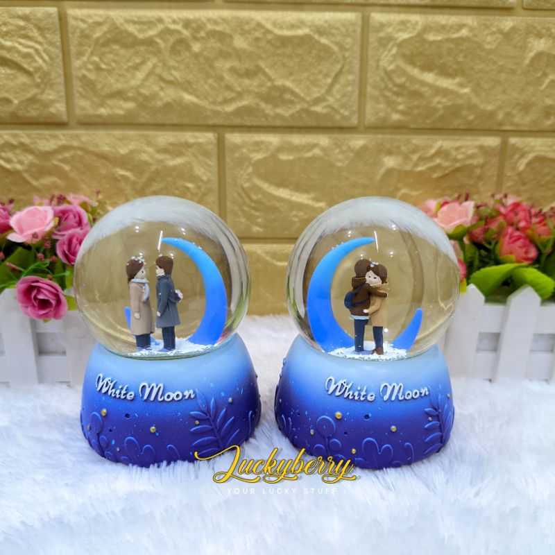 Jual Snowball / Pajangan Bola Kaca Music Box Rabbit Couple White Moon ...