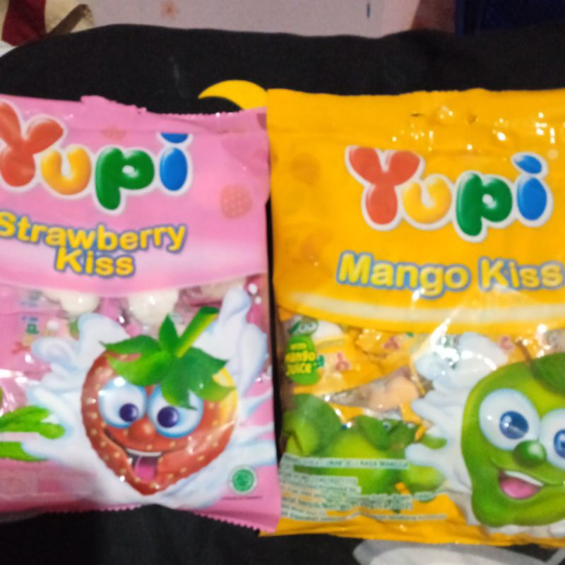 Jual Permen Yupi Strawberry Kiss Bag isi 50 Pcs | Shopee Indonesia
