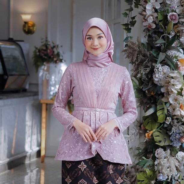 Jual Kebaya Wisuda Couple Modern Kebaya Aveena Tunik Lamaran Tunangan Batik Baju Couple ...