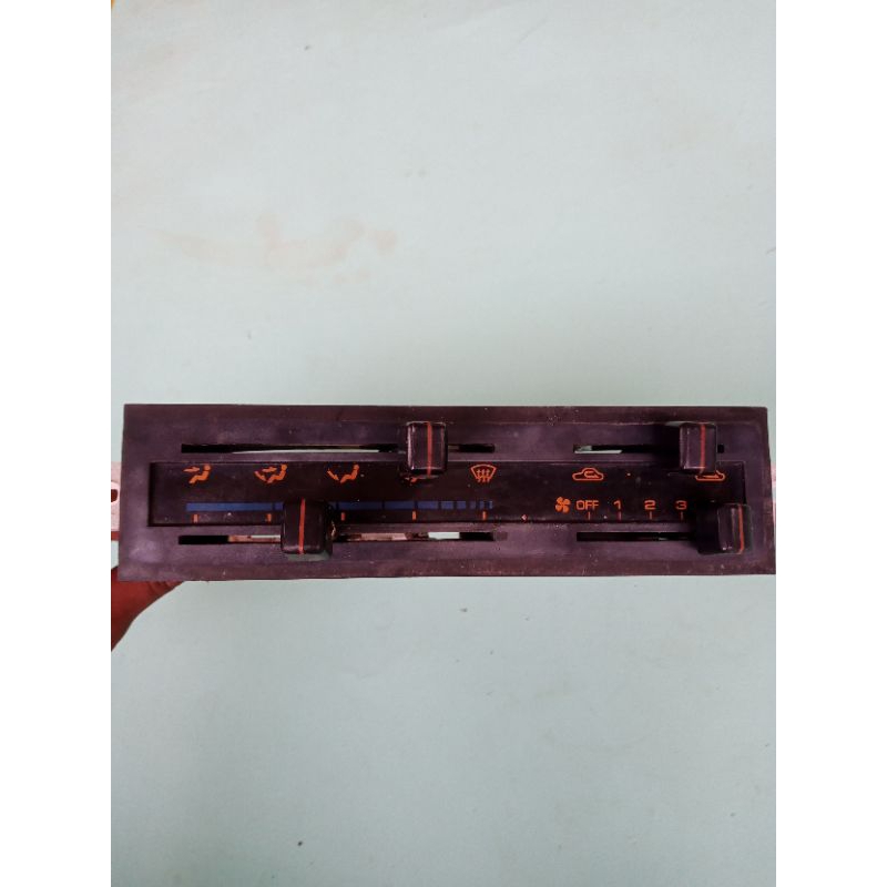 Jual Switch kontrol AC panel tengah Ford Laser original copotan ...