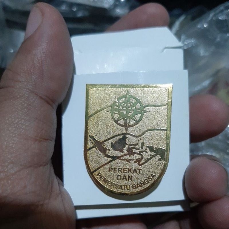 Jual pin perekat dan pemersatu bangsa warna emas permanen | Shopee ...