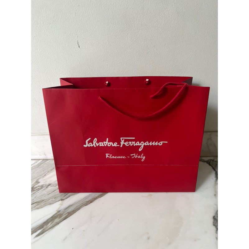 Jual Paper Bag merah Salvatore Ferragamo kantong kertas | Shopee Indonesia