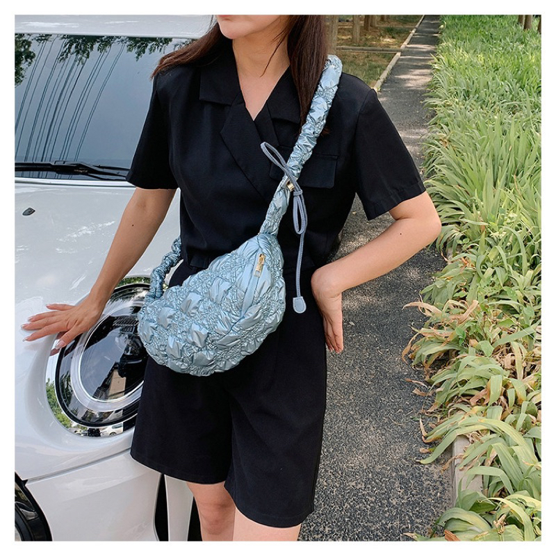 Jual CARLYN GLOSSY COZY BAG/ PUFFY BAG CARLYN/ TAS BAHU CARLYN KOREA ...