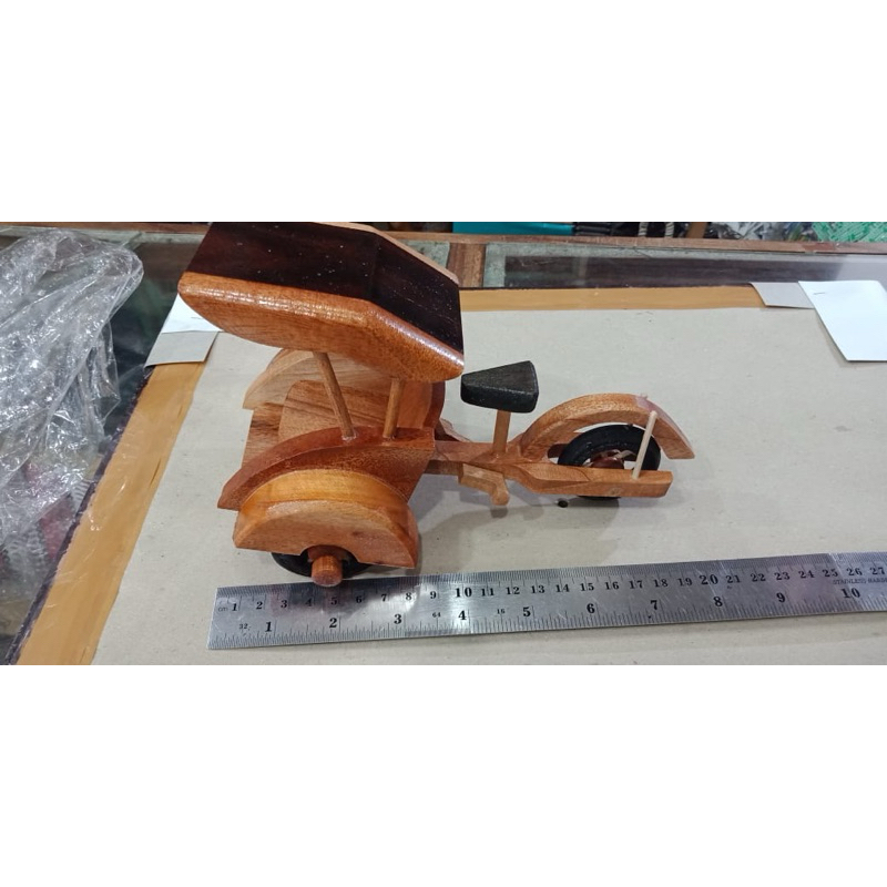 Jual Mainan kayu miniatur mobil kapal becak pesawat helikopter vespa ...