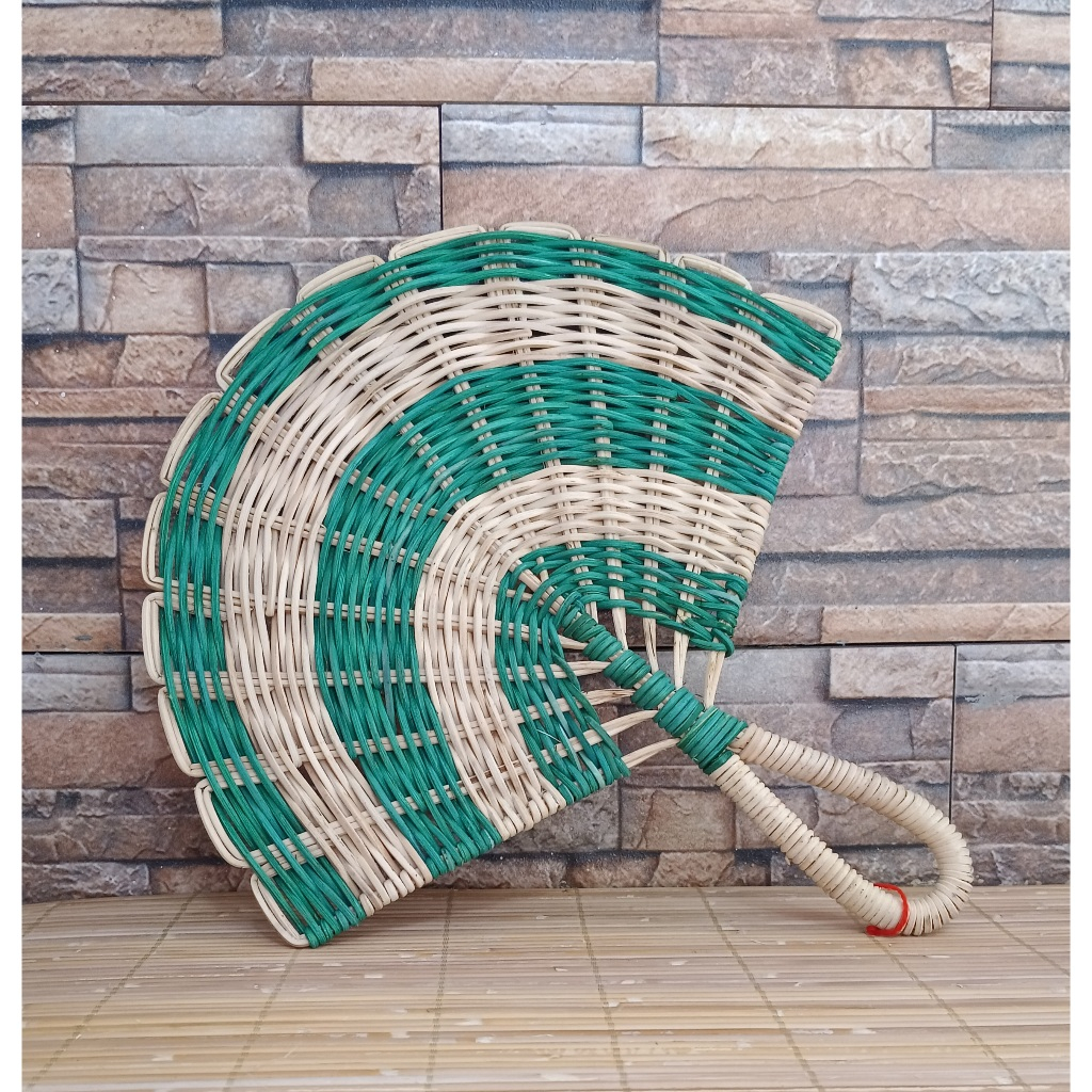 Jual KIpas dari Anyaman Rotan Mix Warna Coklat Dapat Digunakan Sebagai ...