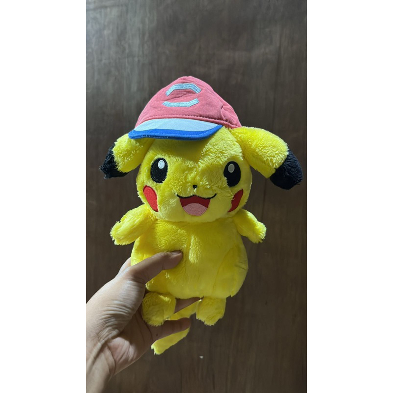 Jual Boneka Pikachu Pokemon Takara Tomy | Pikachu Topi Bahan Bulu ...