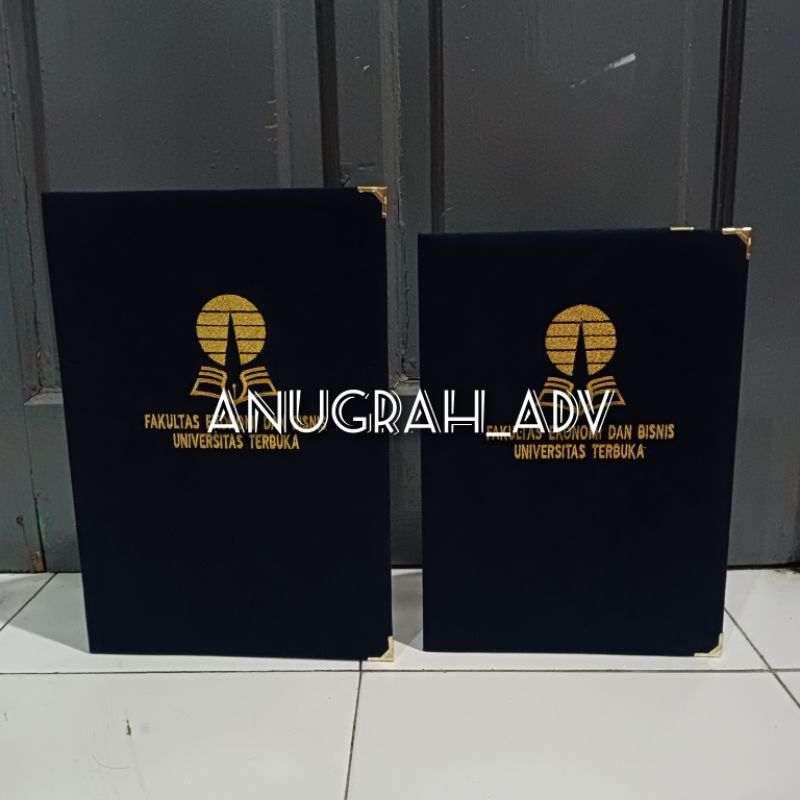 Jual map custom logo dan tulisan bordir benang emas bahan beludru ...