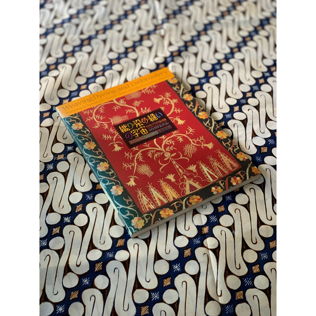 Jual Buku Batik Langka - The Universe of Weaving, Dying, and Sewing ...