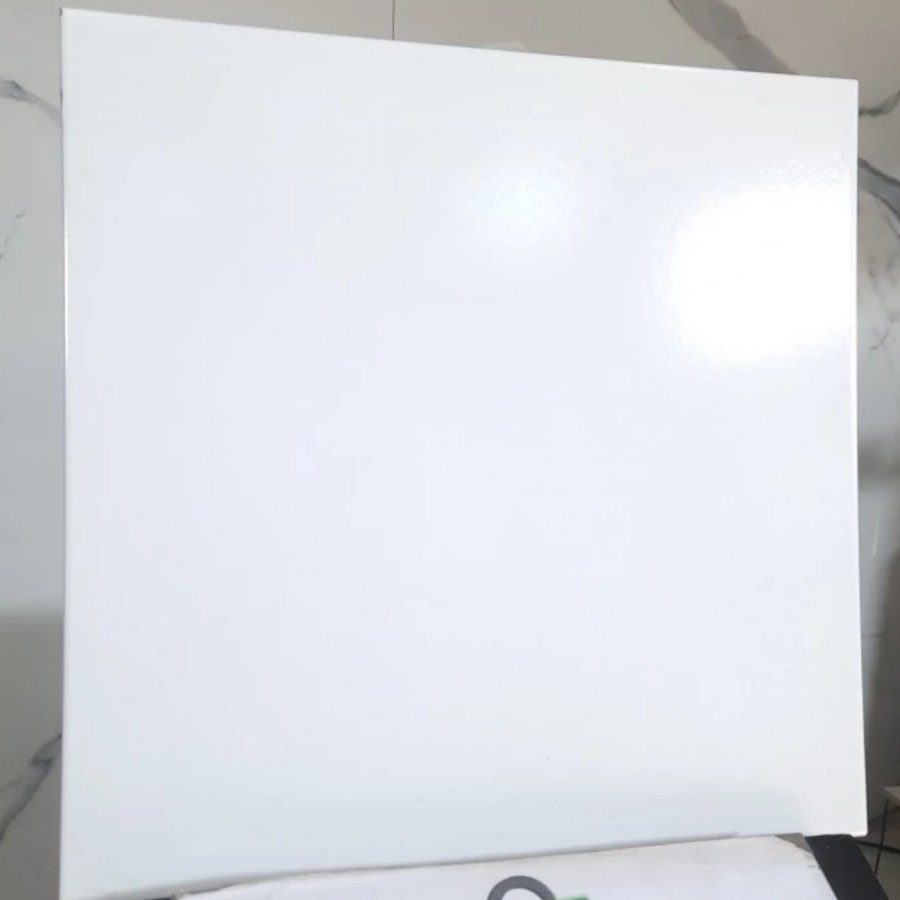 Jual Keramik Lantai Putih Polos Plain Light White 40x40 KW. P GNET ...