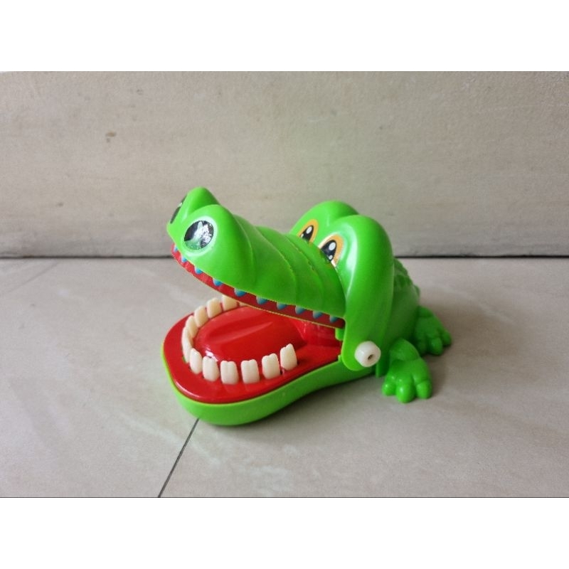 Jual ya Jumbo mainan buaya gigit teeth crocodile bite dentist family ...